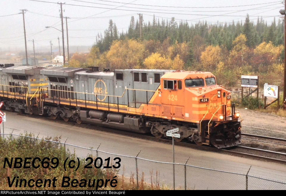 QNSL 424 on the 424 Northbound Iron Ore